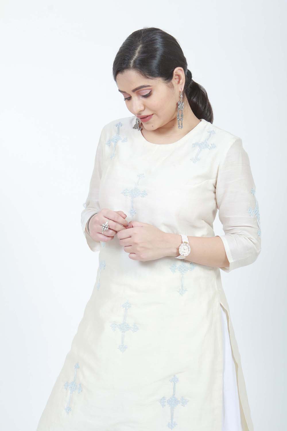 Viaan Hand Embroidered kurta – Urmul Store
